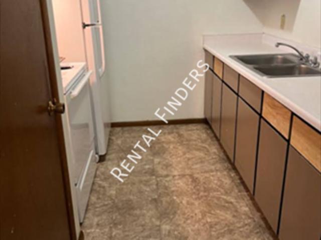 2 BR, 1 BA Apartment 171 S. Royal Ave Fond du Lac, WI 54935