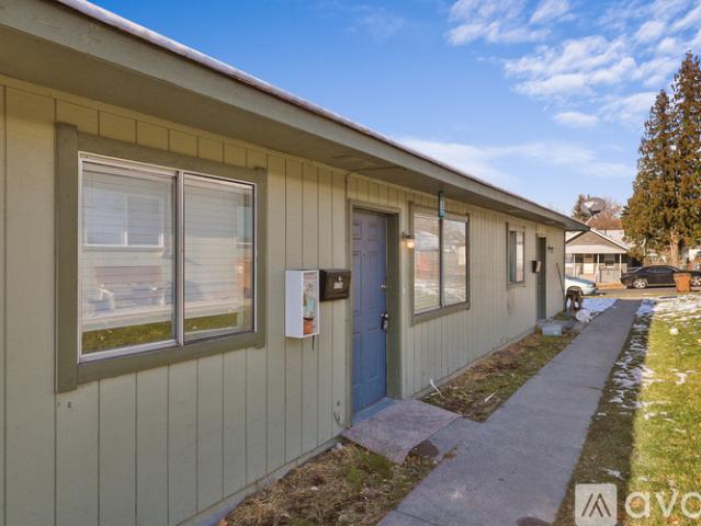 2 BR, 1 BA Apartment 1724 E Cataldo Ave, Unit 1726, Spokane, WA 99202