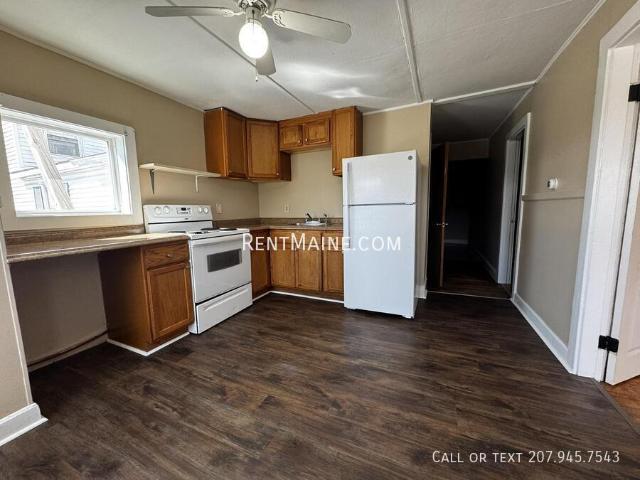 2 BR, 1 BA Apartment 172 College Ave. Apt Waterville, ME 04901