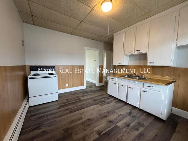 2 BR, 1 BA Apartment 172 College Ave. Apt Waterville, ME 04901