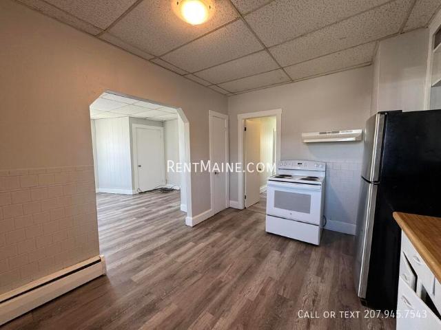2 BR, 1 BA Apartment 172 College Ave. Apt Waterville, ME 04901