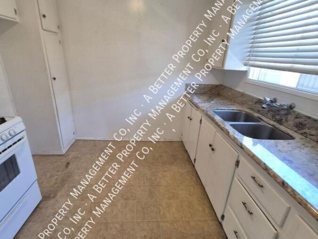 2 BR, 1 BA Apartment 1739 E. 1st Street, Long Beach, CA 90802