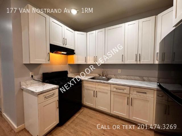 2 BR, 1 BA Apartment 177 Van Nostrand Ave, Jersey City, NJ 07305