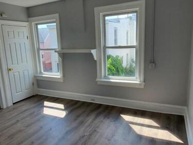 2 BR, 1 BA Apartment 177 W Parmenter St, Unit 3, Newburgh, NY 12550