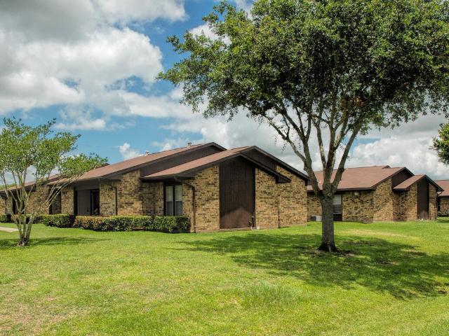 2 BR, 1 BA Apartment 1749 E.Henderson Road, Angleton, TX 77515
