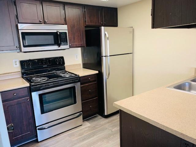 2 BR, 1 BA Apartment 1750 E Bell Rd Unit 107, Phoenix, AZ 85022