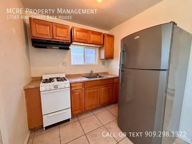 2 BR, 1 BA Apartment 17585 Vine Street Back House, Fontana, CA 92335