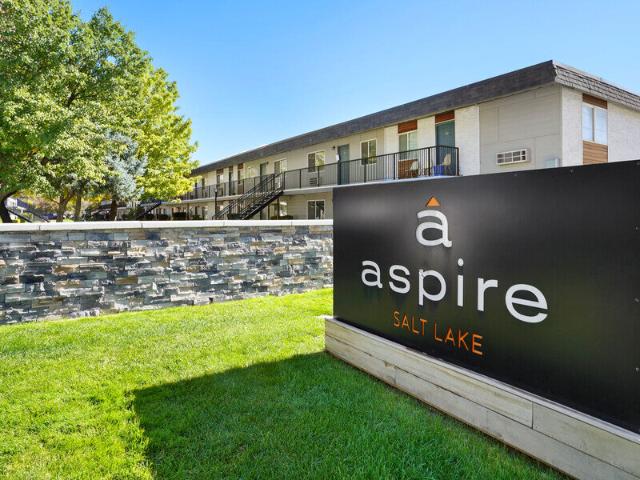 2 BR, 1 BA Apartment 176 N Redwood Rd Unit 086, Salt Lake City, UT 84116