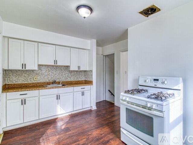 2 BR, 1 BA Apartment 17710 Chester Street, Detroit, MI 48224