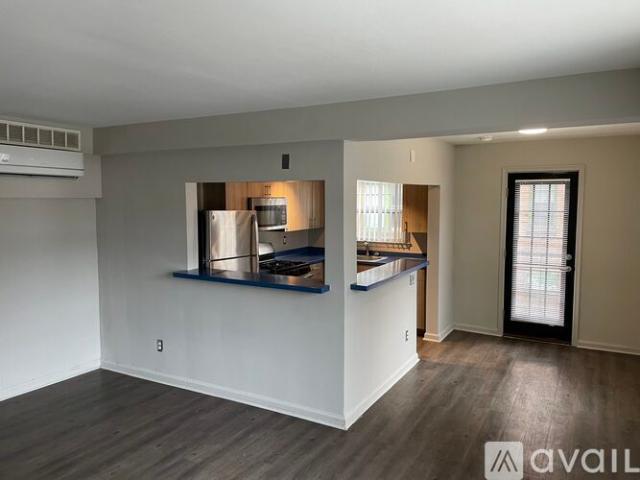 2 BR, 1 BA Apartment 17765 Manderson Road, Unit 14, Highland Park, MI 48203