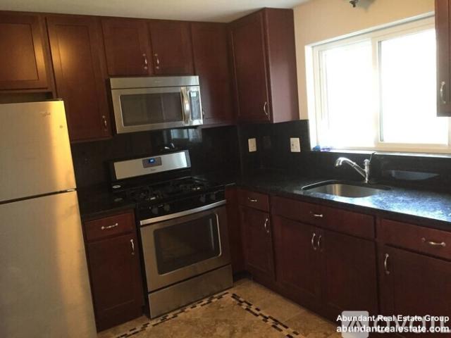 2 BR, 1 BA Apartment 17 Oxford Cir, Unit 1, Belmont, MA 02478