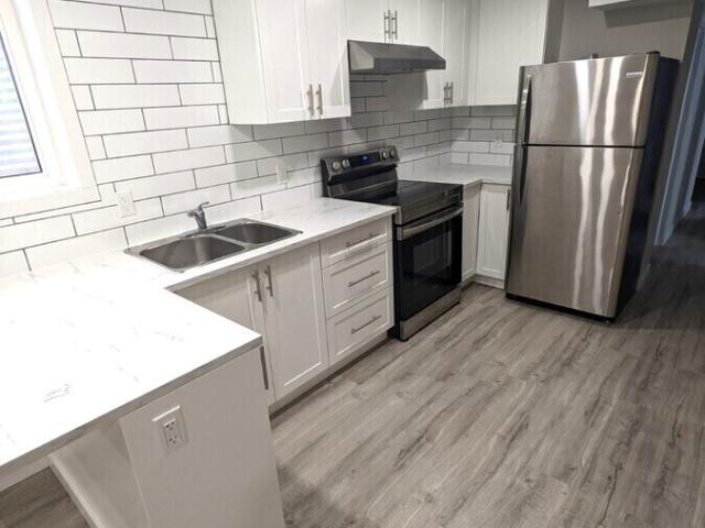 2 BR, 1 BA Apartment 17 Greenwood Ave, Welland, ON L3C4B2