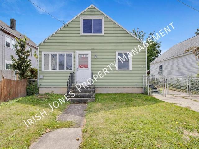 2 BR, 1 BA Apartment 17 Houston St Buffalo, NY 14220