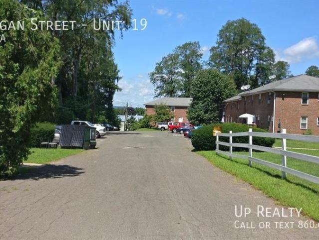 2 BR, 1 BA Apartment 17 Regan Street, Vernon, CT 06066