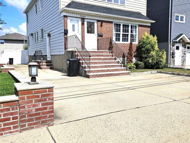 2 BR, 1 BA Apartment 17 5th Ave, East Rockaway, NY 11518