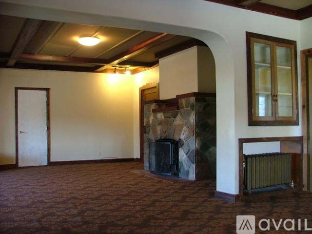 2 BR, 1 BA Apartment 1800 Esplanade Ave, Unit unit 4, Klamath Falls, OR 97601