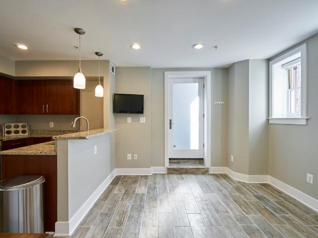 2 BR, 1 BA Apartment 1801 Swann St NW, Washington, DC 20009