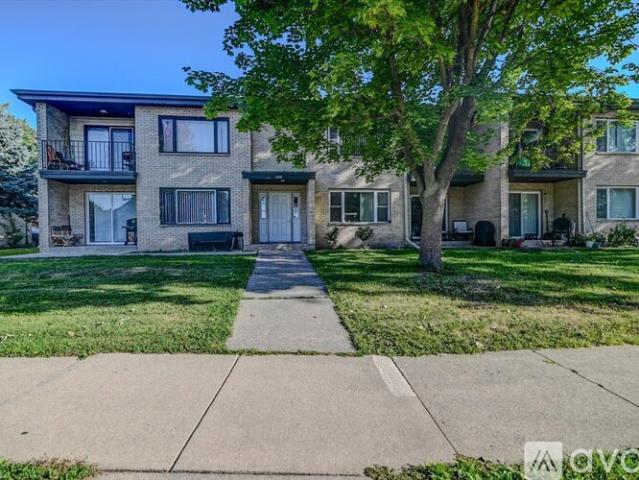 2 BR, 1 BA Apartment 1802 Lake Point Dr, Unit 4, Madison, WI 53713