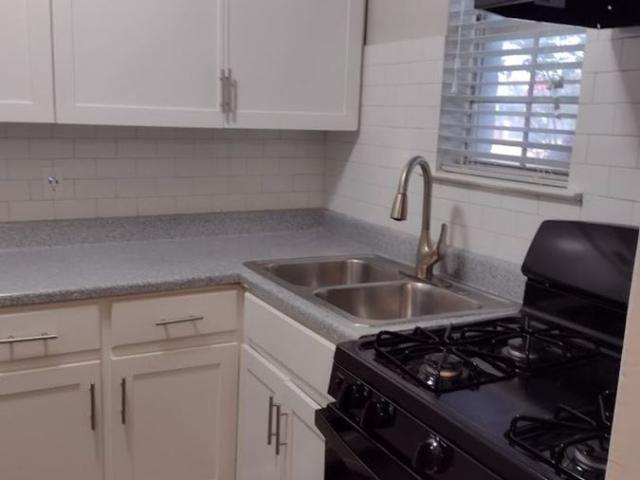 2 BR, 1 BA Apartment 1809 Cox Street, Carrollton, TX 75006