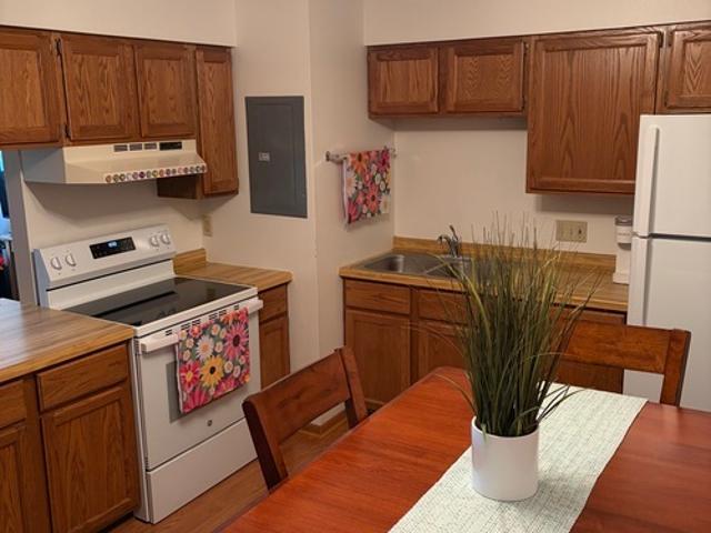 2 BR, 1 BA Apartment 180 N Freeman Dr, Unit 5, Port Washington, WI 53074