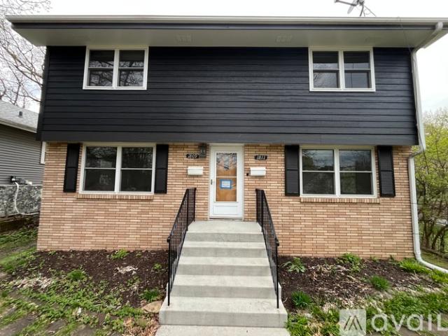 2 BR, 1 BA Apartment 1811 Carl Street, Lauderdale, MN 55113