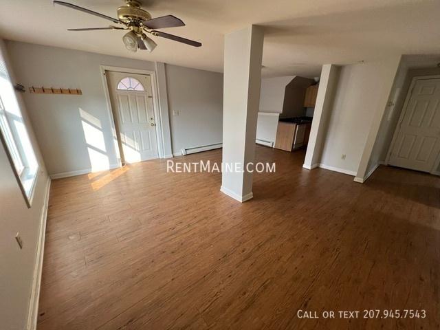 2 BR, 1 BA Apartment 1817 Hammond St Hermon, ME 04401