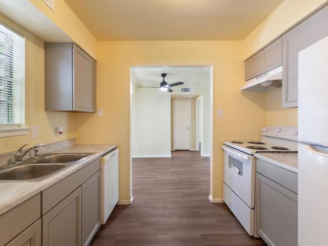 2 BR, 1 BA Apartment 1821 Randolph Drive, Garland, TX 75041