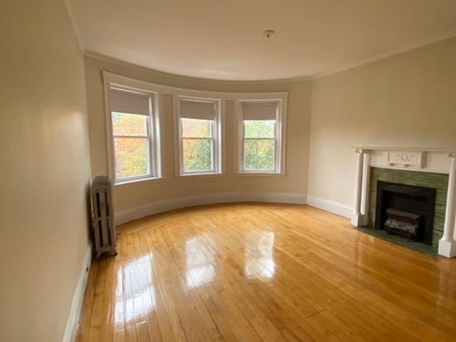 2 BR, 1 BA Apartment 1822 Beacon St, Unit 7, Brookline, MA 02445