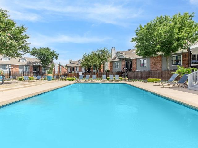 2 BR, 1 BA Apartment 1831 John Arden Dr Unit 098, Waxahachie, TX 75165