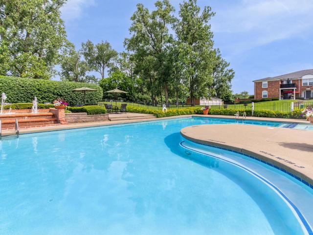 2 BR, 1 BA Apartment 18335 W 13 Mile Rd Unit 05 4531, Southfield, MI 48076