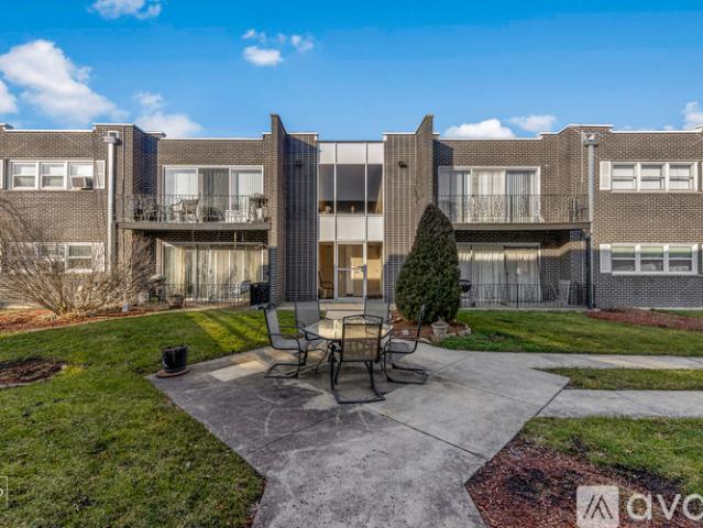 2 BR, 1 BA Apartment 18330 Cherry Creek Drive, Unit 6, Homewood, IL 60430
