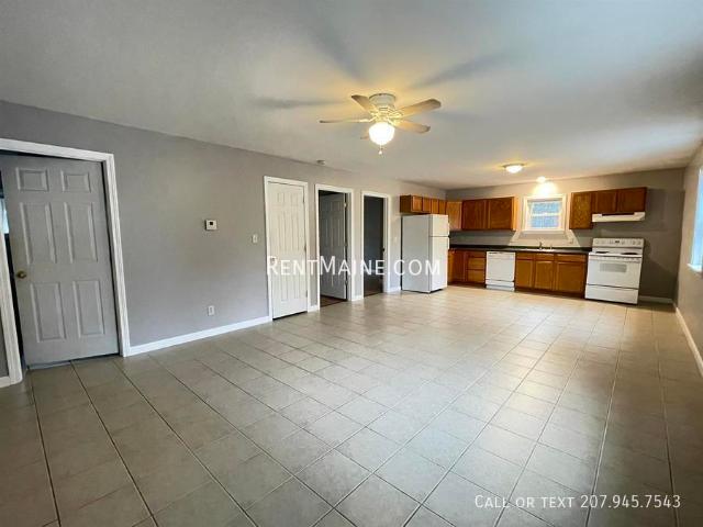 2 BR, 1 BA Apartment 1835 Hammond St, Hermon, ME 04401