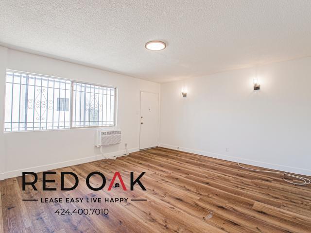 2 BR, 1 BA Apartment 1843 S Gramercy Pl, Los Angeles, CA 90019