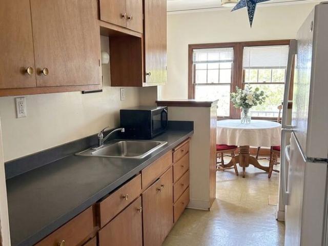 2 BR, 1 BA Apartment 1850 Arch Street, Berkeley, CA 94709