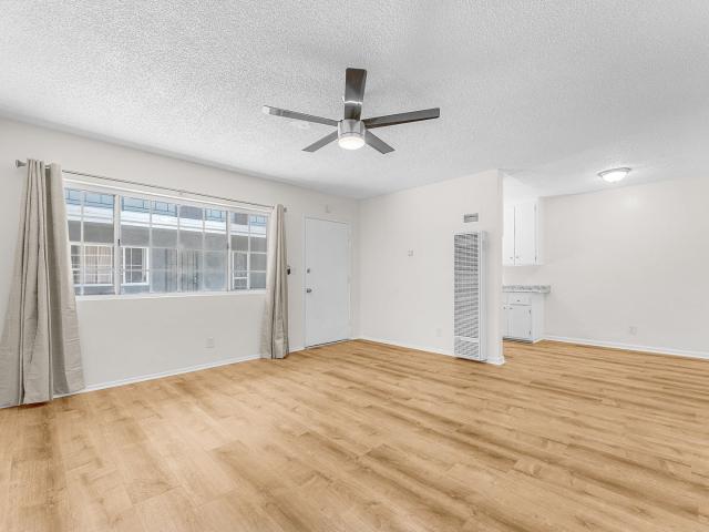 2 BR, 1 BA Apartment 1850 Gardenia Ave Long Beach, CA 90806