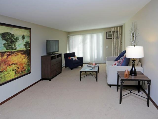 2 BR, 1 BA Apartment 1880 Birch St Unit 1880 108, Saint Paul, MN 55110