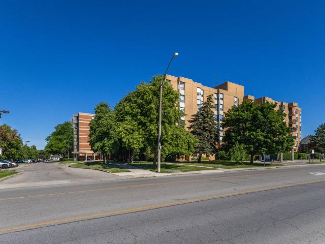 2 BR, 1 BA Apartment 18 Mall Road, Hamilton, ON L8V4V4
