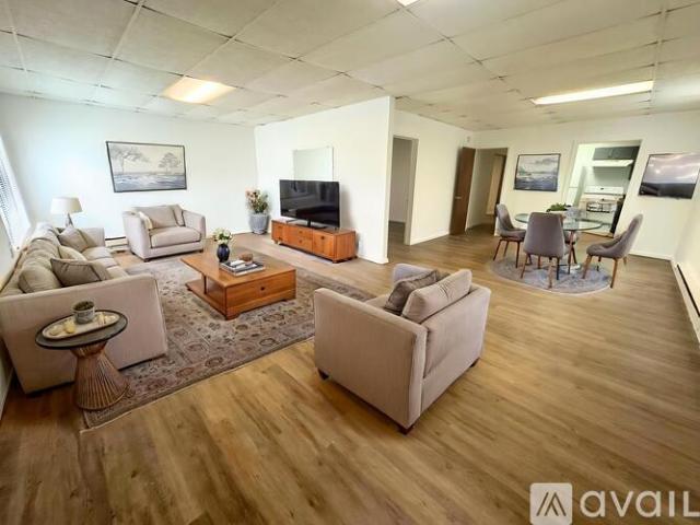 2 BR, 1 BA Apartment 1901 E 26th St, Unit 5, Muncie, IN 47302