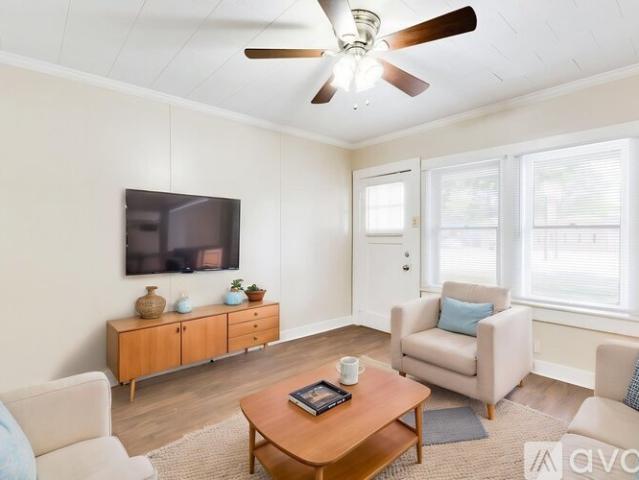2 BR, 1 BA Apartment 1901 W University Ave, Lafayette, LA 70506