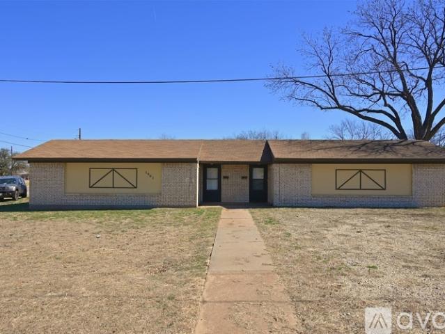 2 BR, 1 BA Apartment 1901 Wenonah Ave, Unit B, Wichita Falls, TX 76309