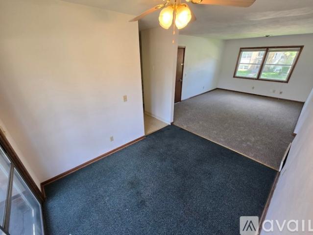 2 BR, 1 BA Apartment 1902 16th St, Unit Middle floor, Silvis, IL 61282