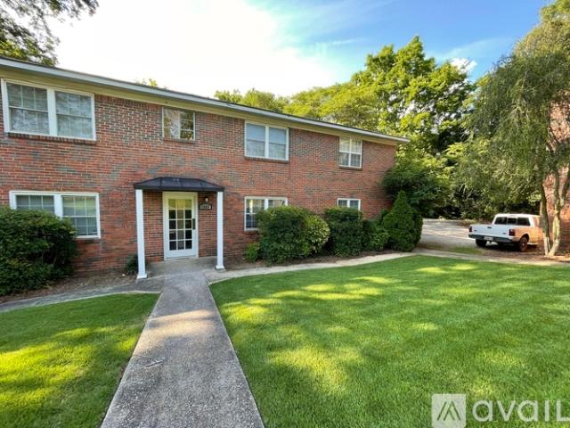 2 BR, 1 BA Apartment 1902 Courtney Dr, Unit C, Homewood, AL 35209