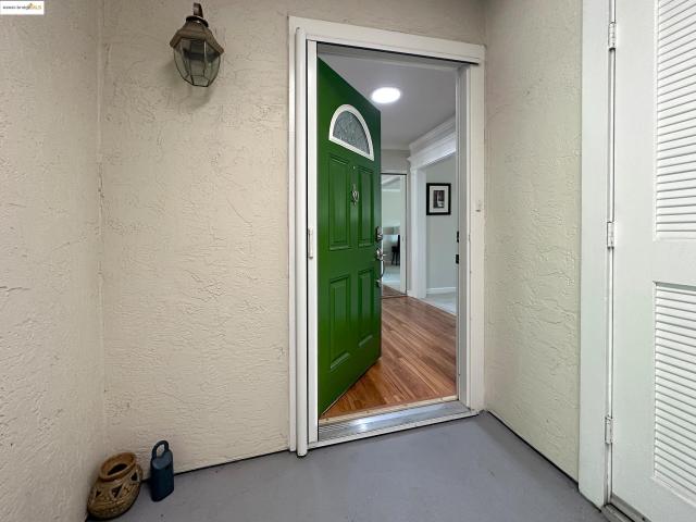 2 BR, 1 BA Apartment 1910 Skycrest Drive, Walnut Creek, CA 94595