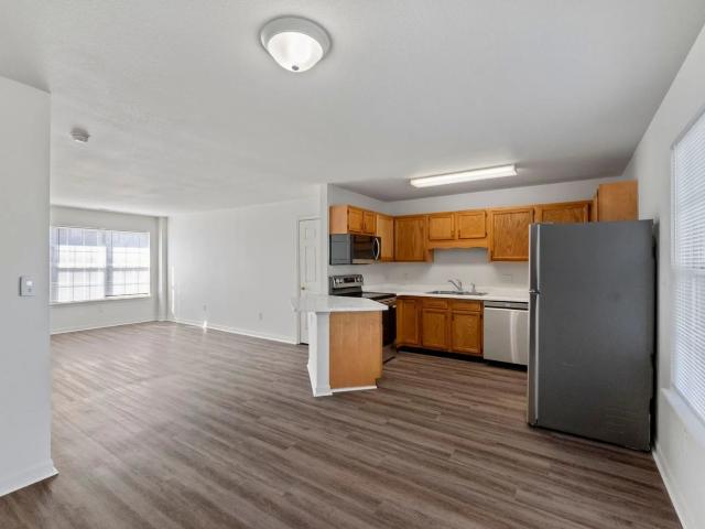 2 BR, 1 BA Apartment 1911 Hazelwood Ave Unit 2 beds, 1 bath, $1150, Fort Wayne, IN 46805