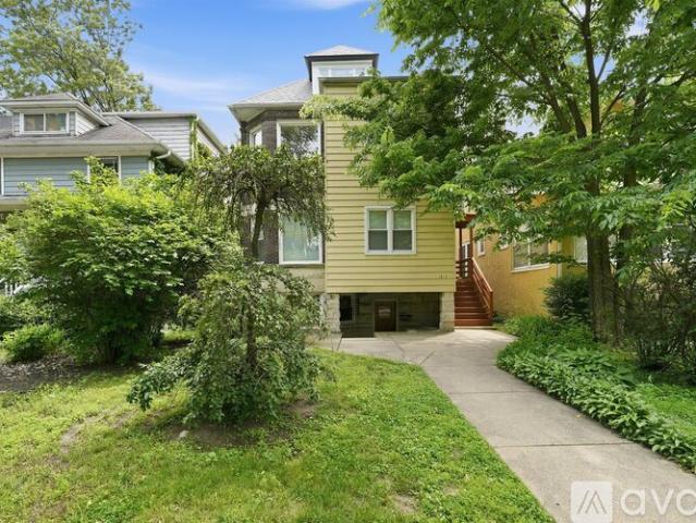 2 BR, 1 BA Apartment 1915 W Lunt Ave, Unit 1, Chicago, IL 60626