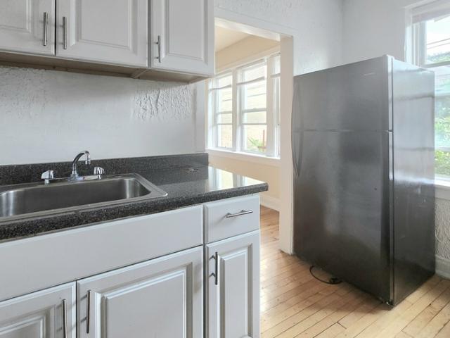 2 BR, 1 BA Apartment 1916 N Drake Ave, Chicago, IL 60647