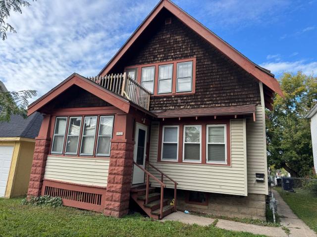 2 BR, 1 BA Apartment 1920 West Vienna Avenue Upper, Milwaukee, WI 53206