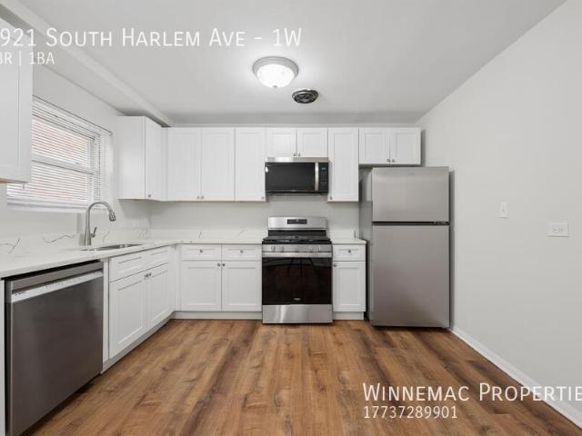 2 BR, 1 BA Apartment 1921 South Harlem Ave, Berwyn, IL 60402