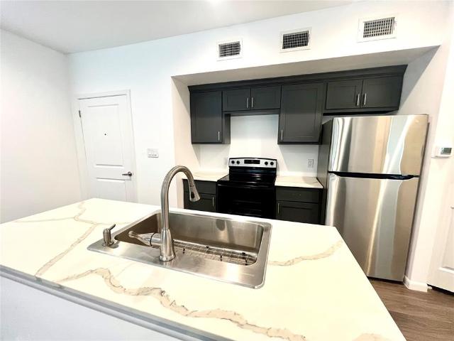 2 BR, 1 BA Apartment 1924 Calumet Street, Houston, TX 77004