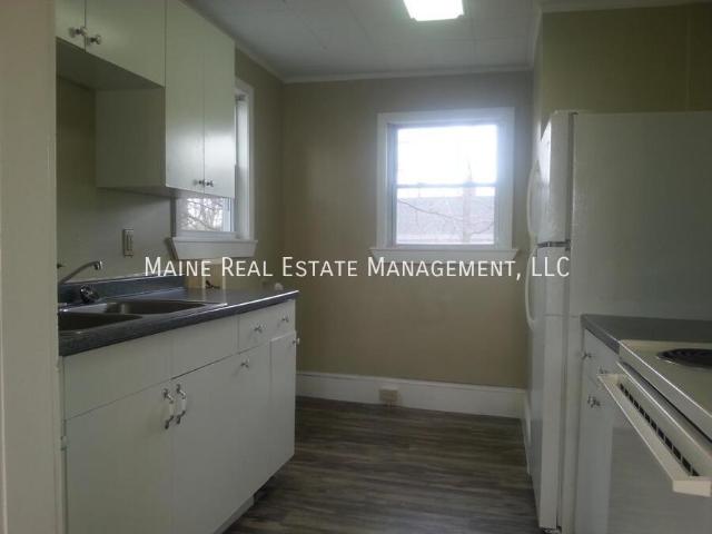 2 BR, 1 BA Apartment 192 Essex St. Unit, Bangor, ME 04401